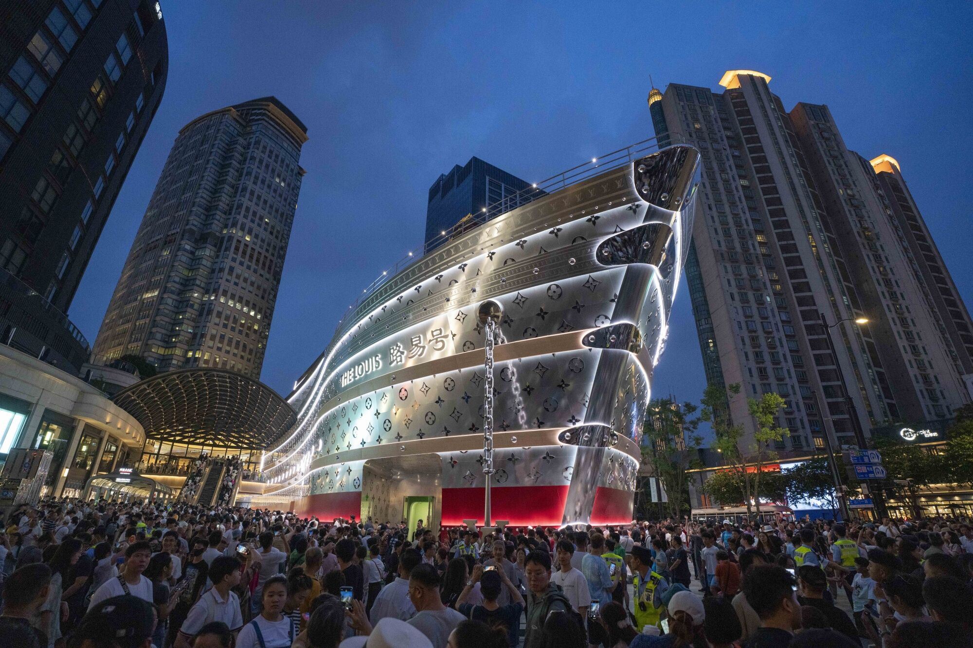 LVMH Shares Surge After Surprise Return to Sales Growth