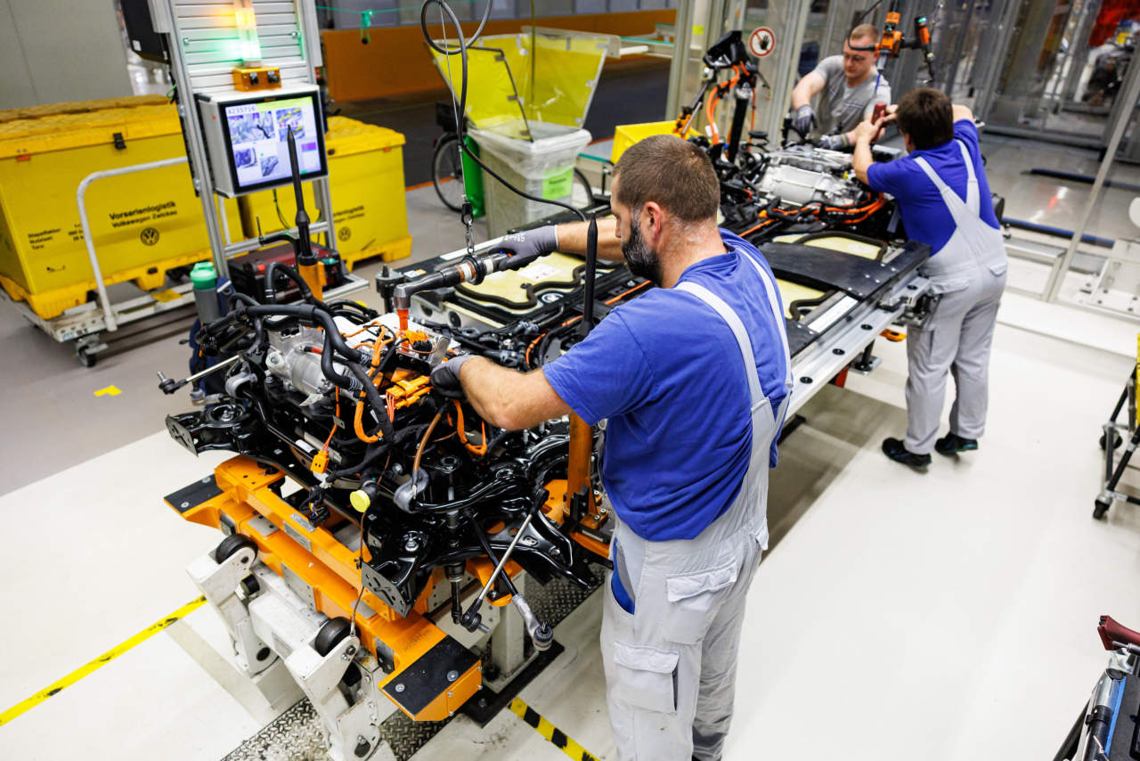 Eurozone Industrial Production Swings Back to Decline