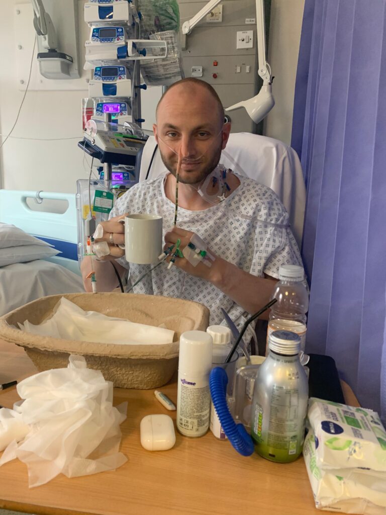 Man diagnosed with same cancer as D’Angelo after abdominal tightness