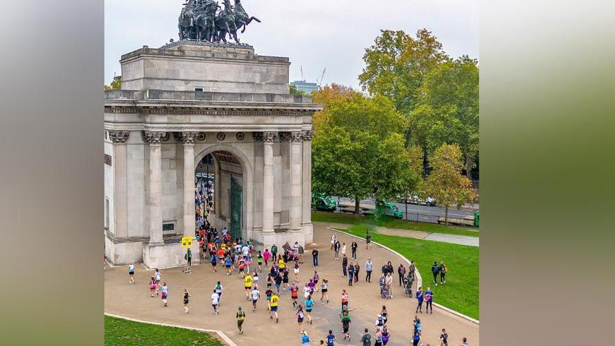 Runner dies at finish line of London half marathon