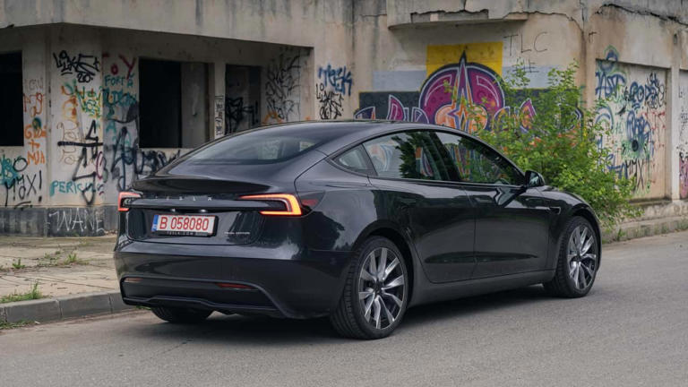 Tesla taglia il prezzo della Model 3 Long Range, che accede agli incentivi