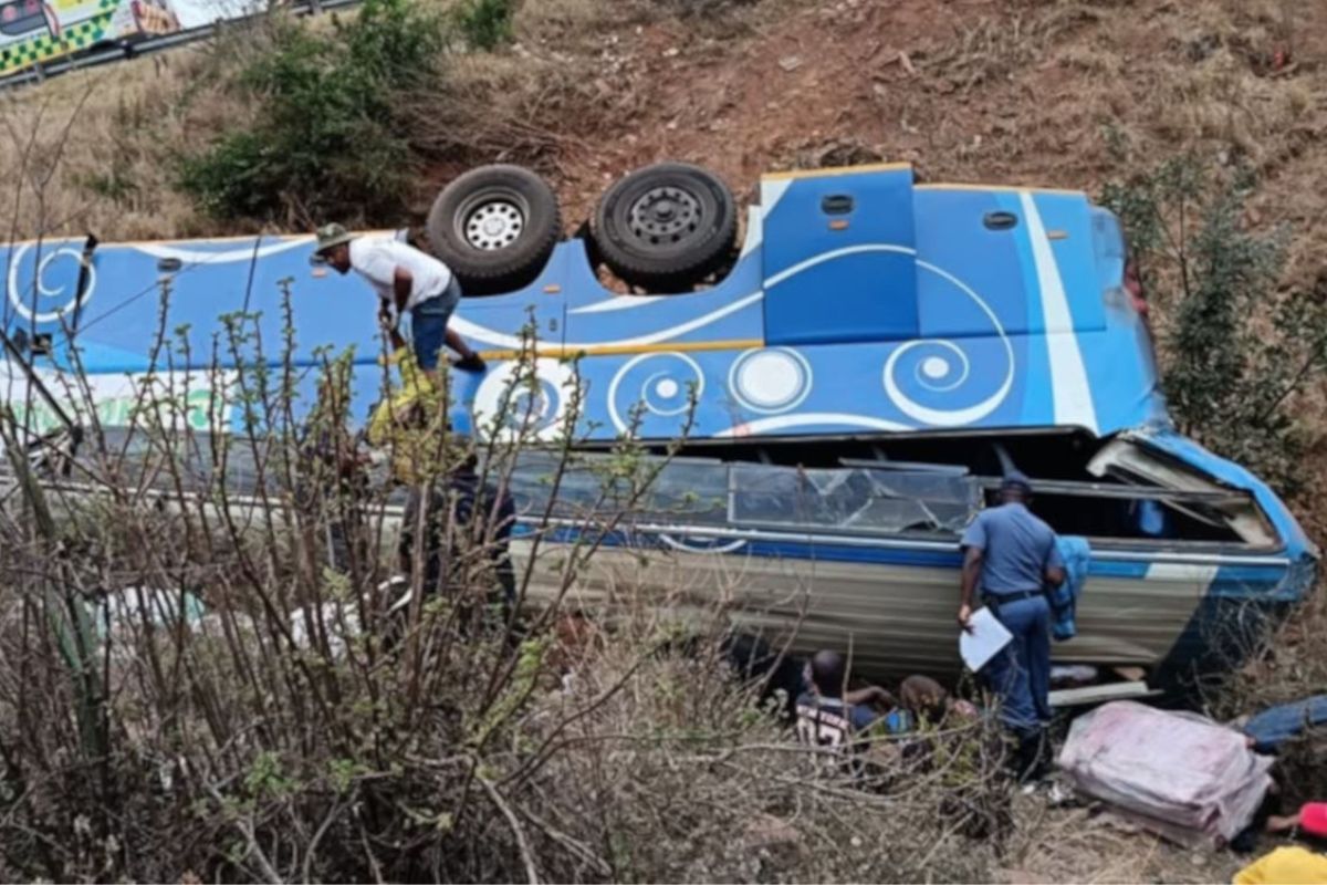 Mnangagwa pledges aid after deadly Limpopo bus crash