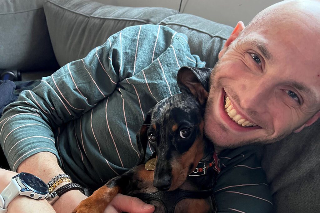 Man diagnosed with same cancer as D’Angelo after abdominal tightness