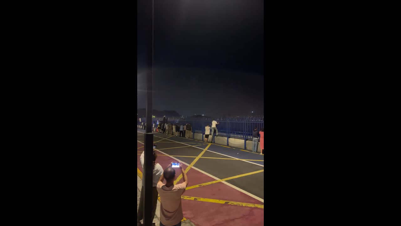 Spectacular tidal bore surprises onlookers in Zhejiang, China