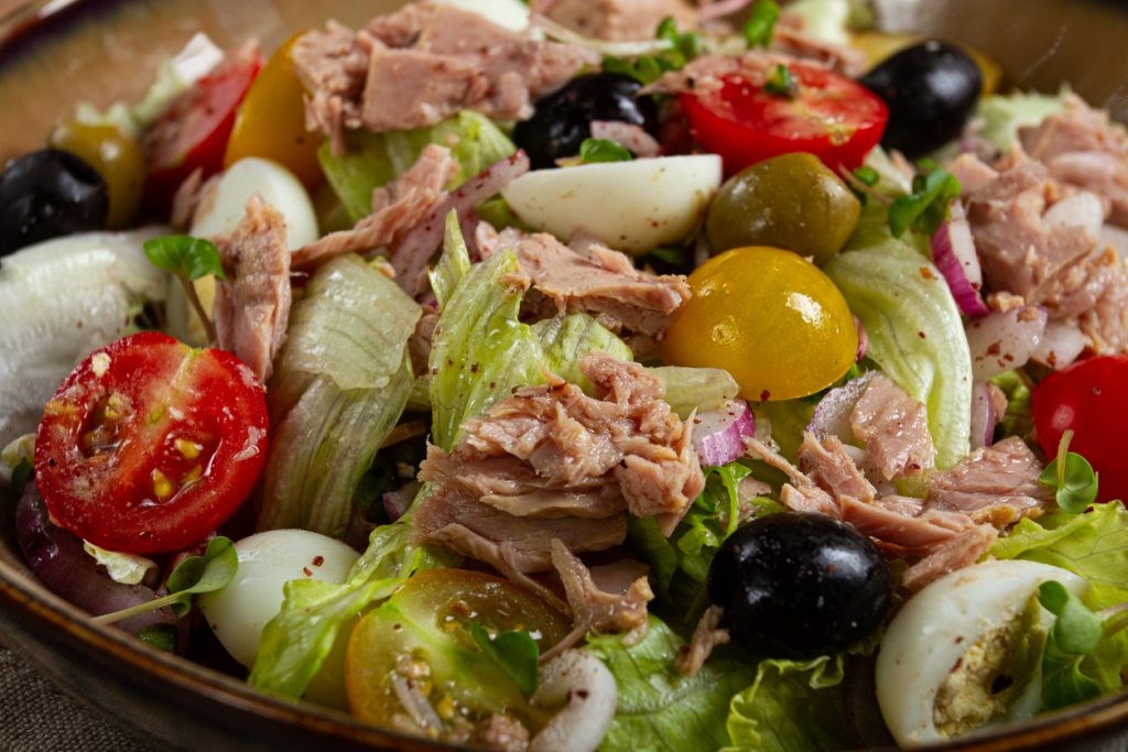 Thunfischsalat: Frisch, bunt, herzhaft – in Minuten fertig gemacht