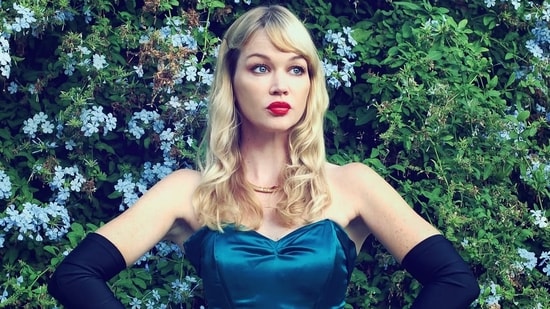 US singer shares 'hot tips' she swears by to look amazing at 48: 'I eat ...