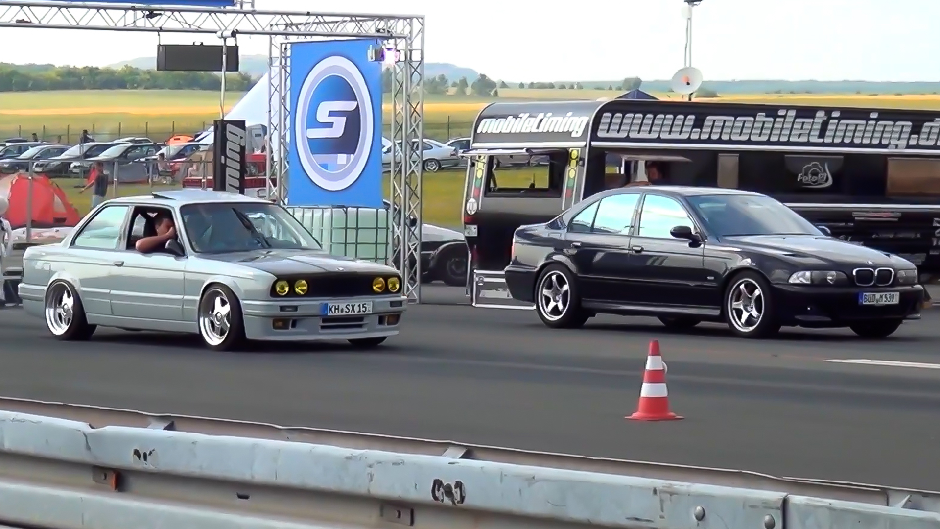 BMW M5 E39 vs M3 E30 Drag Race