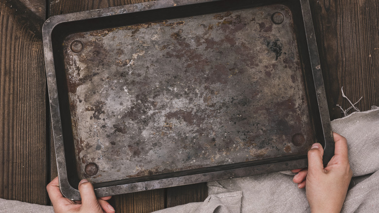 Make Dirty Sheet Pans Look Brand-New Using These Pantry Staples