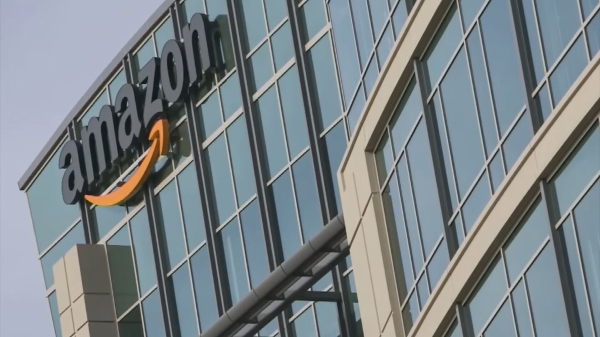 Amazon to hire 250K holiday workers nationwide, pay up to $23 per hour