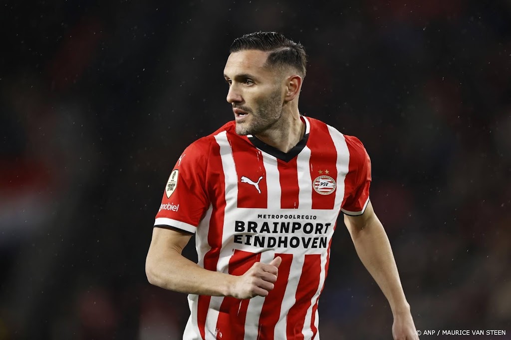 Oud-PSV'er Pérez ontvangt 141 dagen na landstitel zijn medaille