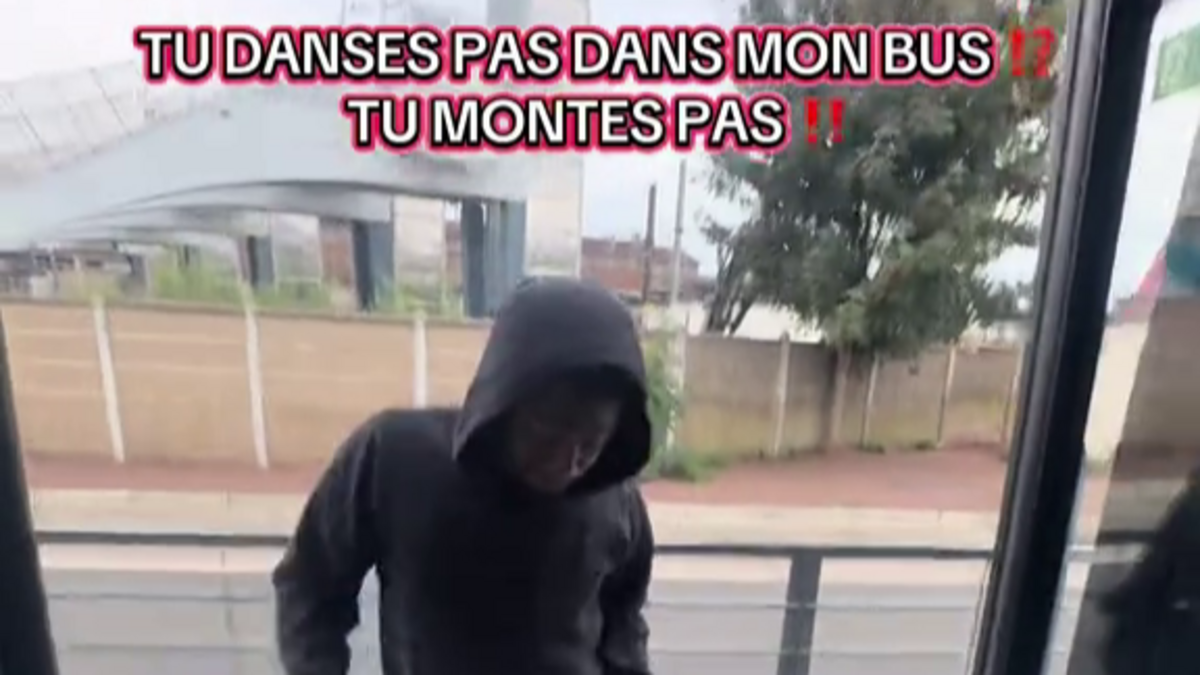 « Tu danses pas, tu montes pas » : un chauffeur de bus fait danser ses ...
