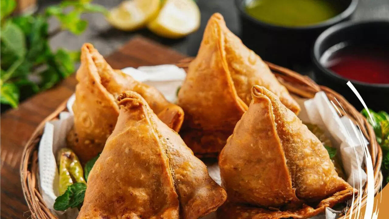 Viral video of man teaching students to eat samosa sparks furious ...