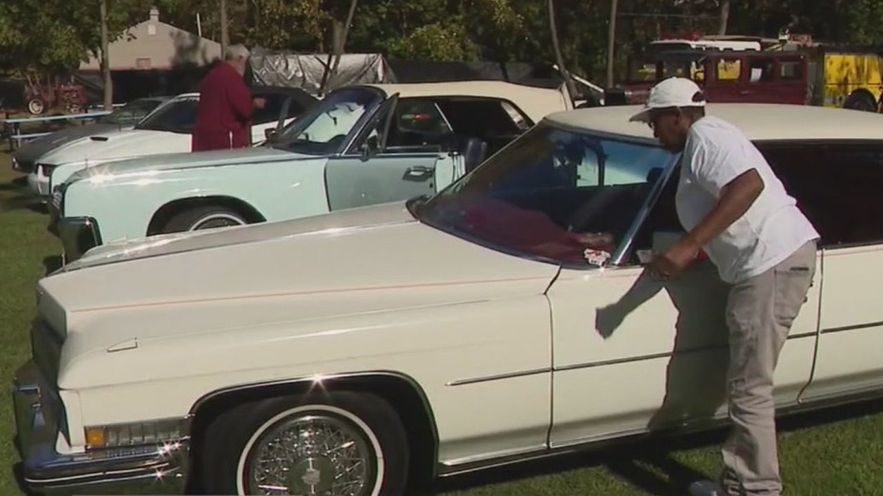 Classic cars brings collectors together to Detroit's Brightmoor ...