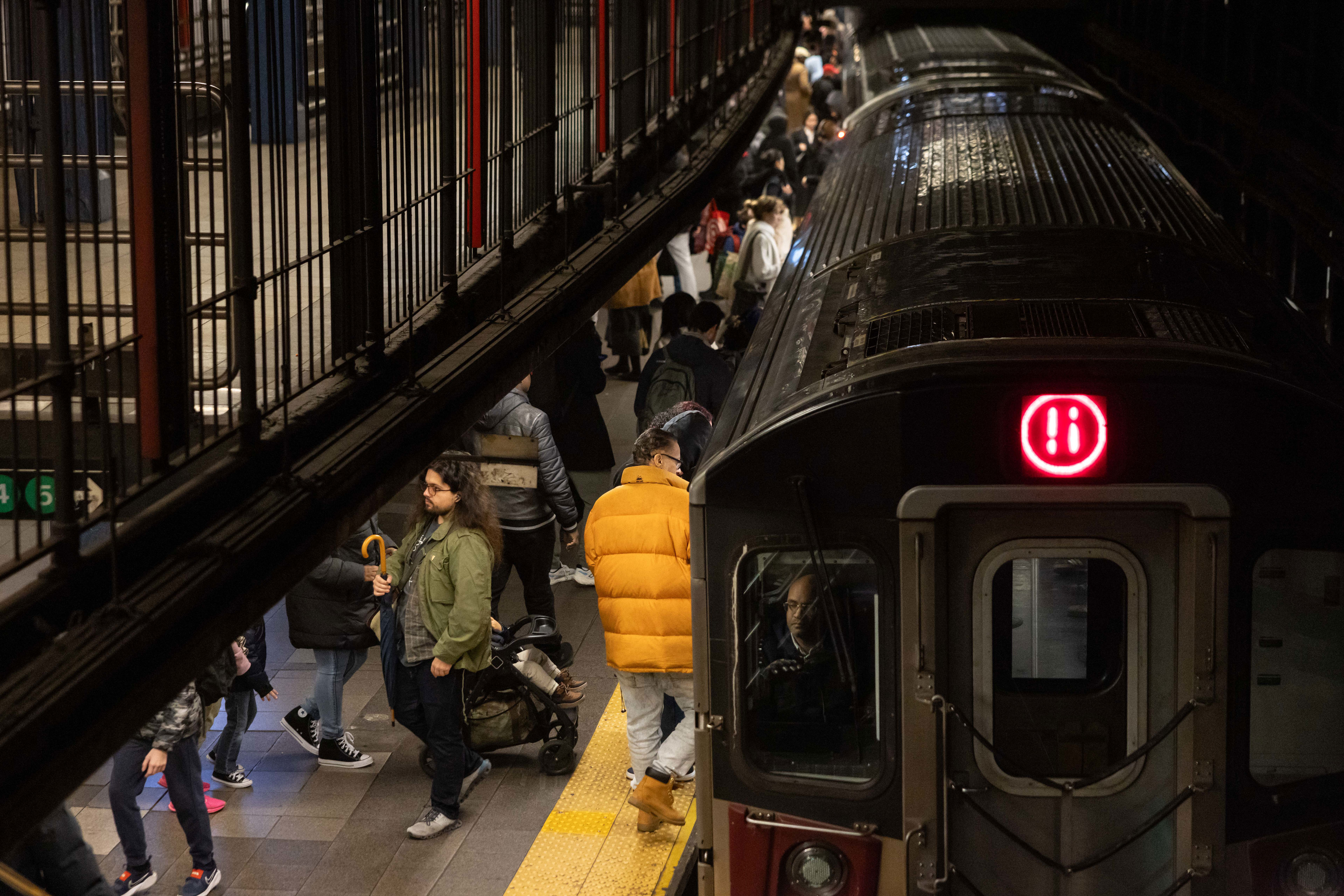 NYC transit system faces $432 million budget gap: comptroller