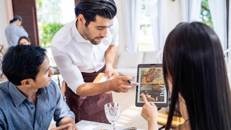 An ice cream shop's sign about tipping went viral - but not for the ...