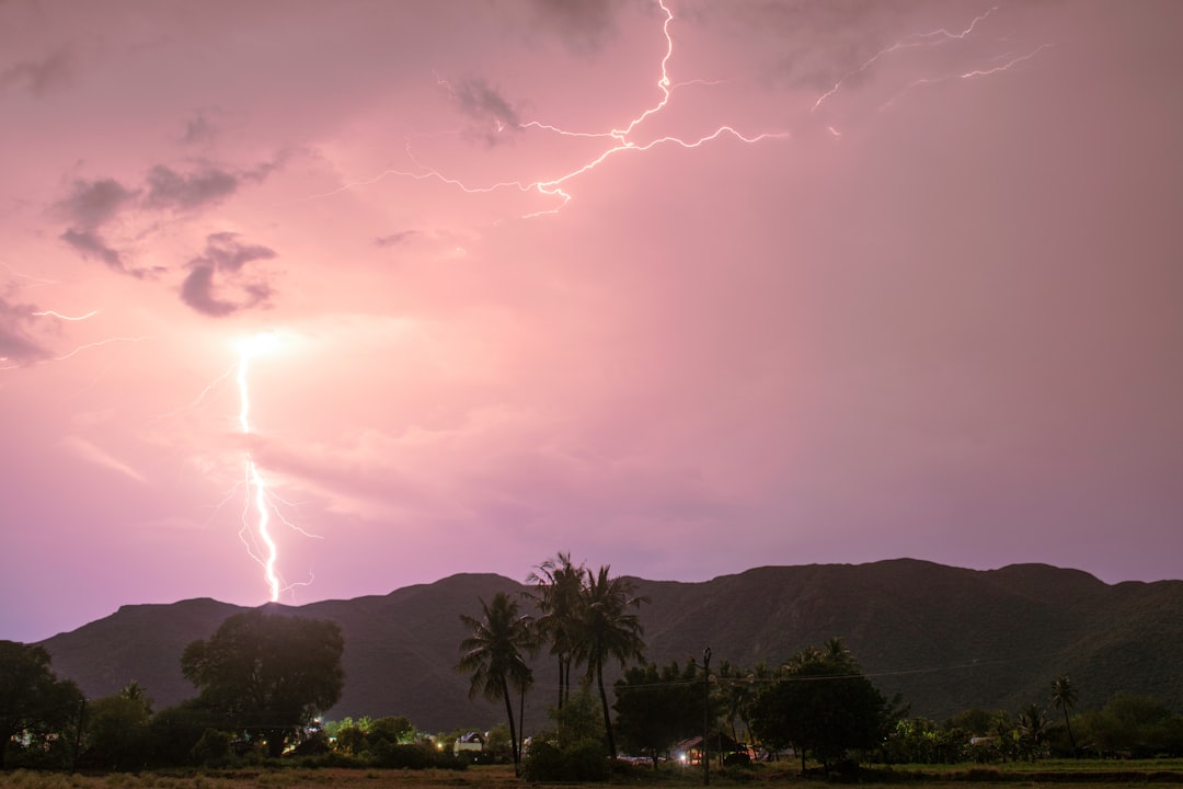What Causes Lightning And Thunder - Explained By Weather Experts