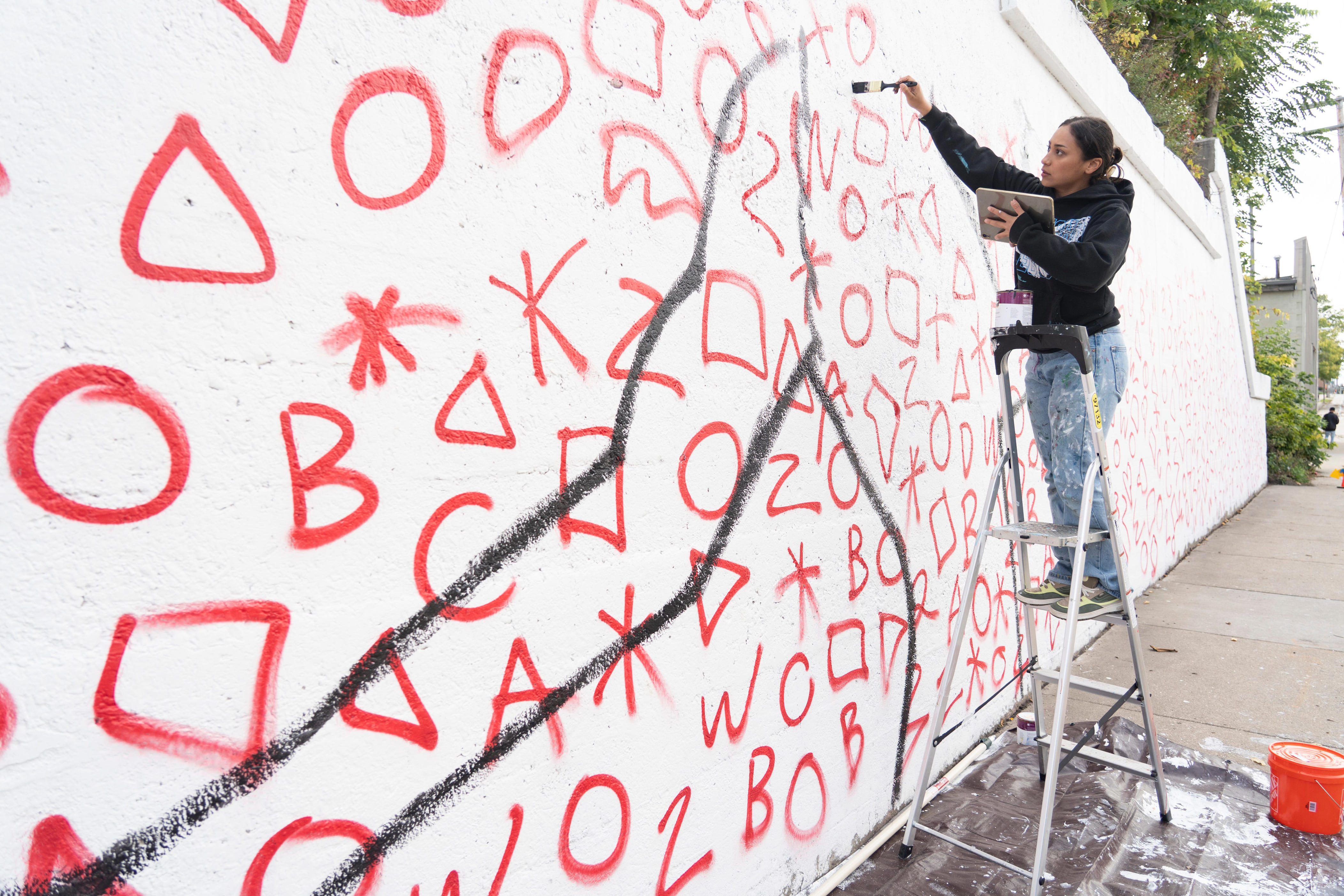 This muralist invites south side neighbors to create street art to ...
