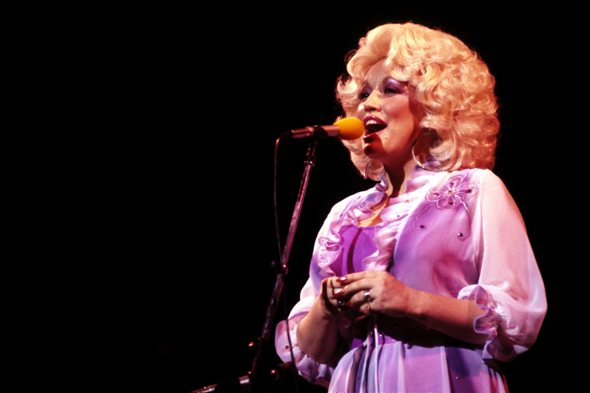 5 Country Songs Everyone Still Covers Decades After ‘Jolene’