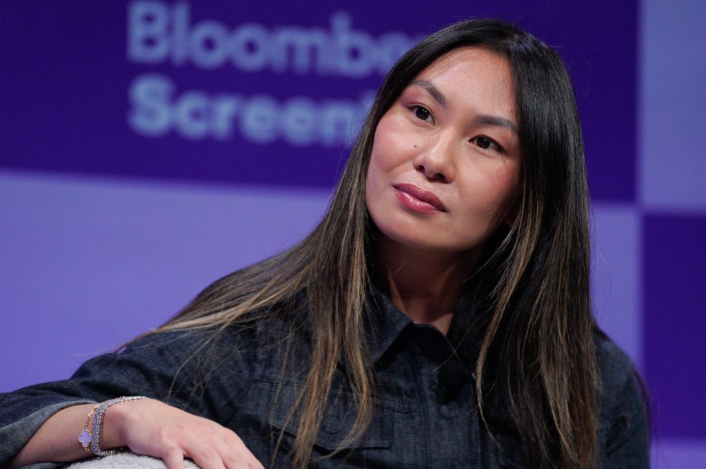 Billionaire bosses like Jeff Bezos and Reid Hoffman denounce work-life ...
