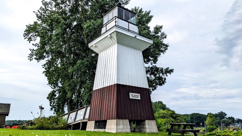 New York's Once-Destroyed Lakefront Landmark Was Rebuilt Into A ...