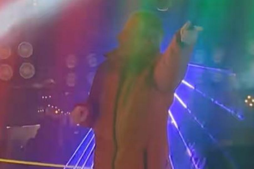 BBC Look North legend Peter Levy leads Hull Fair 'rave' with 'great moves'