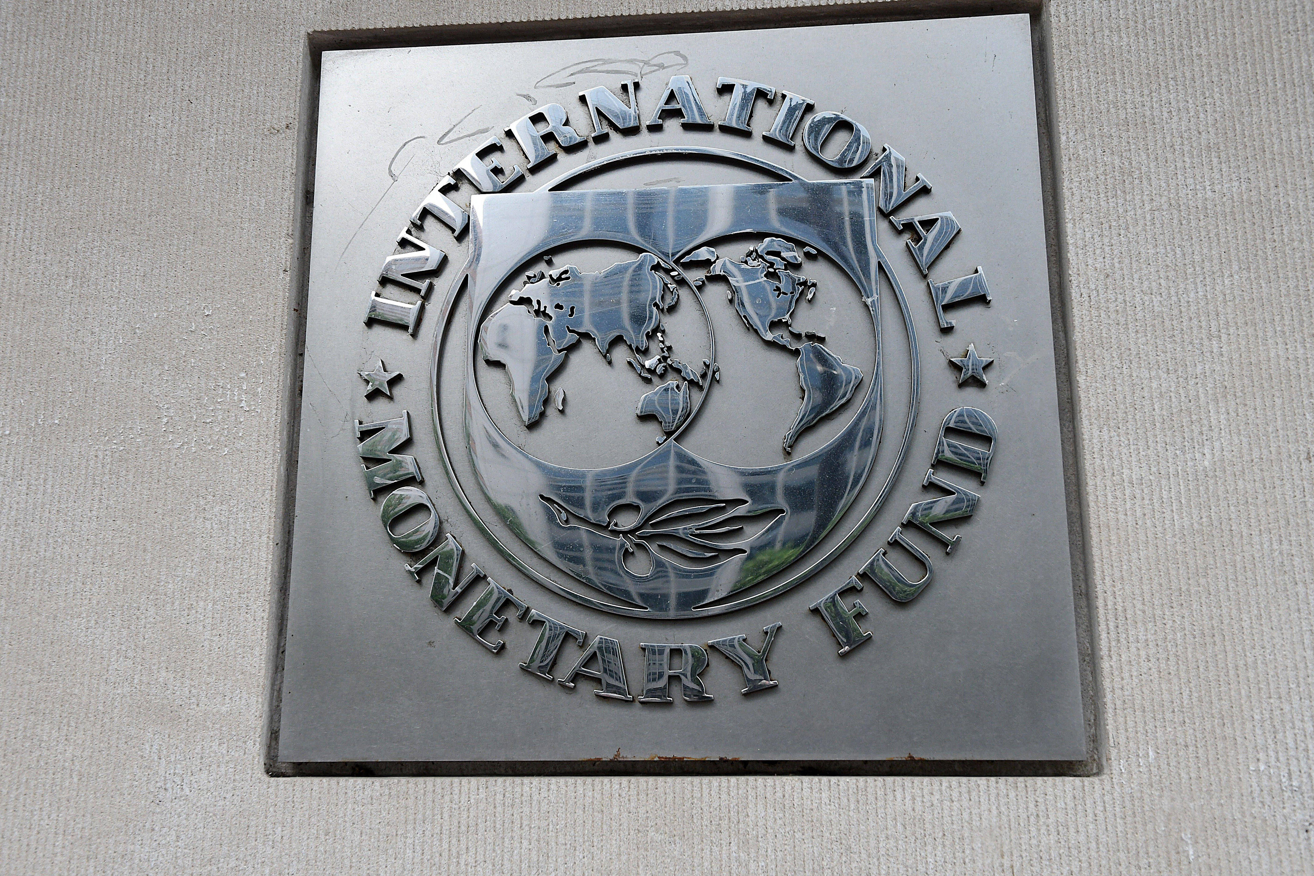 IMF issues stark warning on global government debt