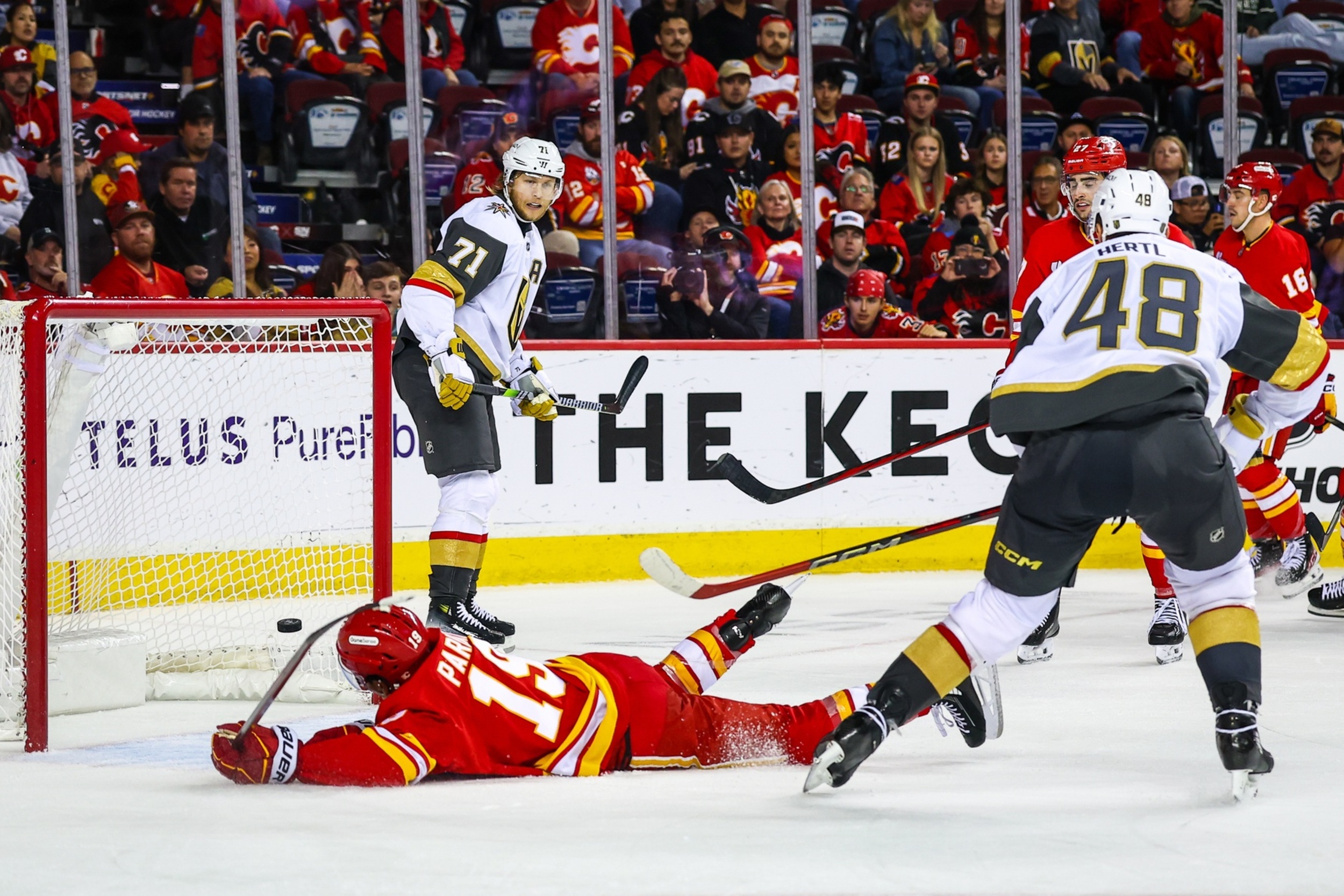 What’s going on in the playoffs: Hurricanes and Golden Knights split ...