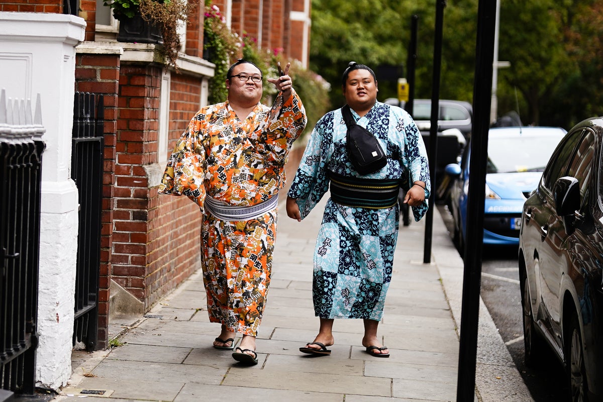 Sumo wrestlers spotted sightseeing ahead of London tournament