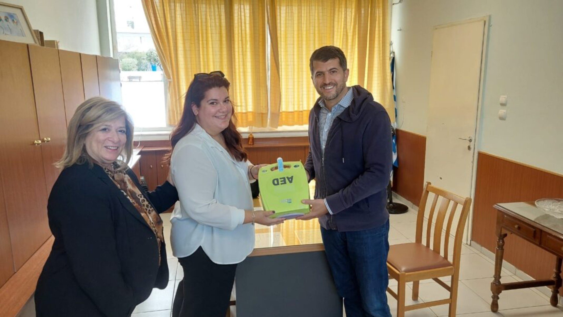 Δήμος Κηφισιάς: Δώρο ζωής από τον Ξυπολυτά – Παρέδωσε έναν απινιδωτή ...