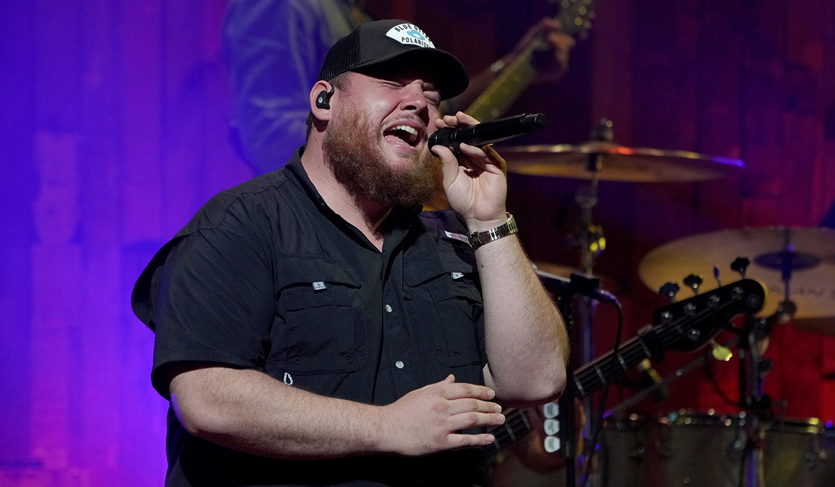 Thousands of Luke Combs fans scramble for Slane tickets