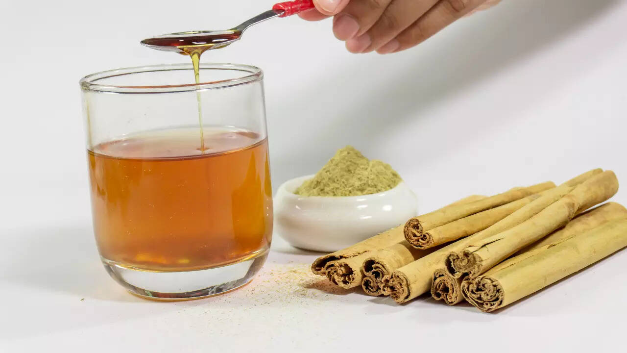 5 reasons to have Cinnamon Tea in the morning and how to make it