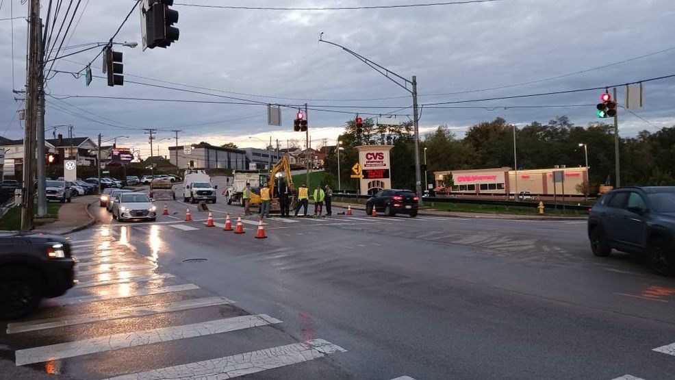 Waterline break disrupts traffic at Sunset and Hollywood Boulevard in ...