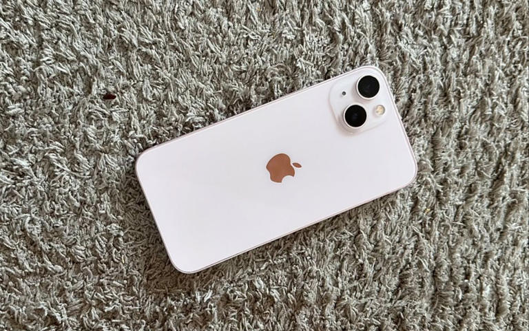 iPhone 13 Resmi Disuntik Mati, Stok iBox Cuma Sisa 128GB, Harga ...