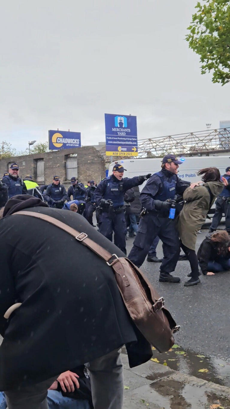 Gardaí say 'missiles were thrown' during Port Tunnel protest where ...