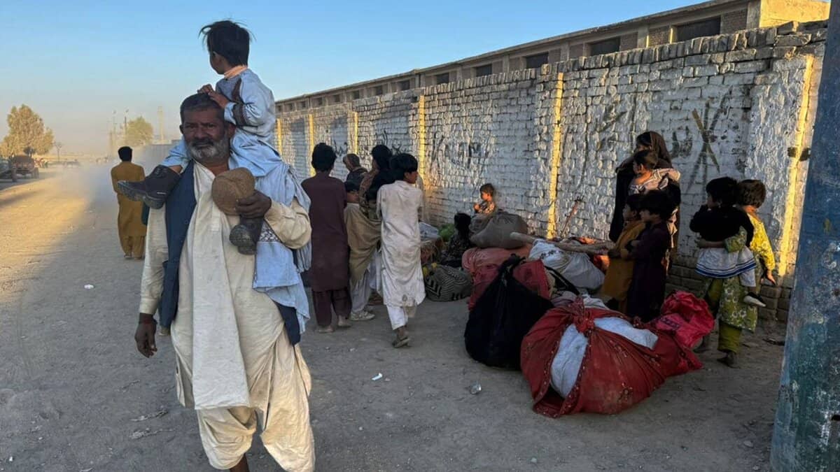Pakistan authorities demolish Afghan refugee camp outside Karachi ...