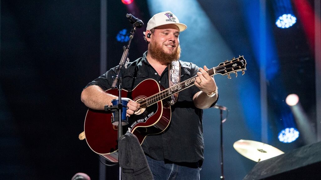 Luke Combs adds second concert at Lambeau Field