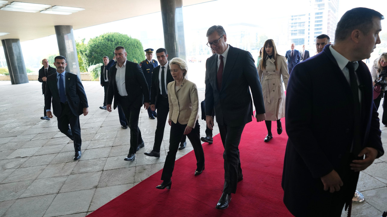 Η Φον ντερ Λάιεν προειδοποιεί τη Σερβία: Ήρθε η ώρα να σοβαρευτείτε ...