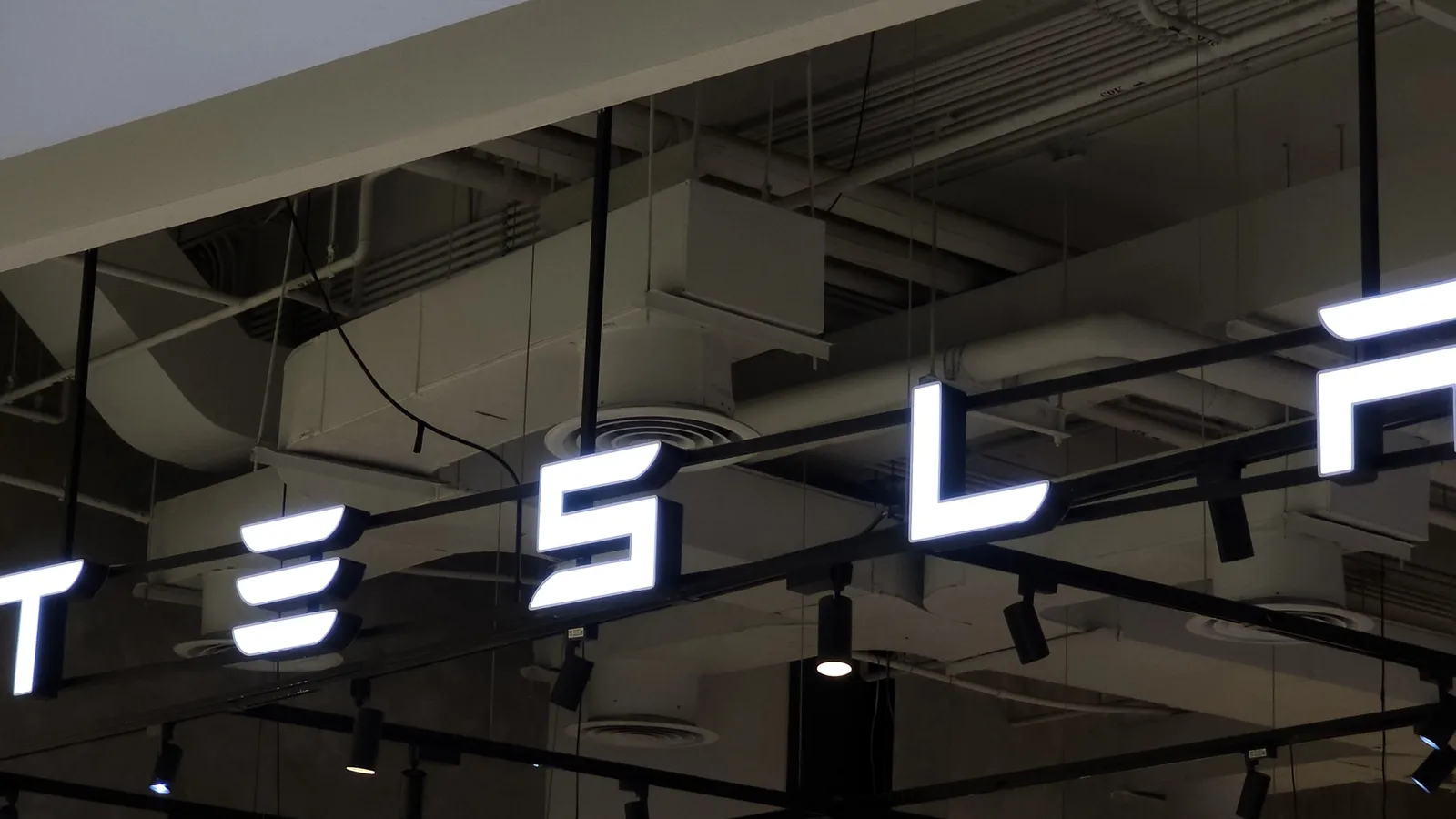 U.S. regulators investigate Tesla’s ‘Mad Max’ driver-assistance mode in FSD