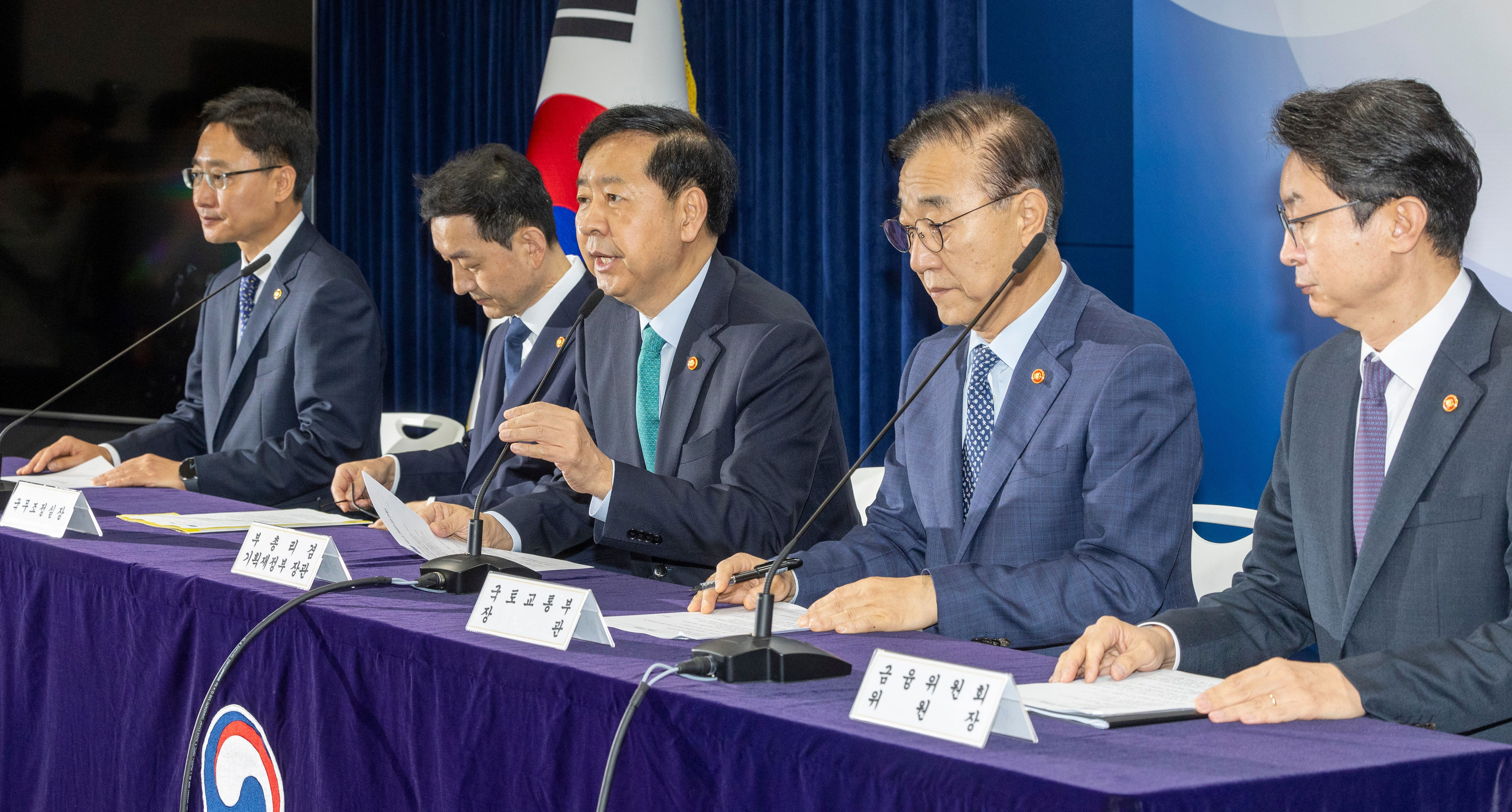 Triple Regulations Blanket Seoul, 12 Gyeonggi Areas to Block Balloon Effect