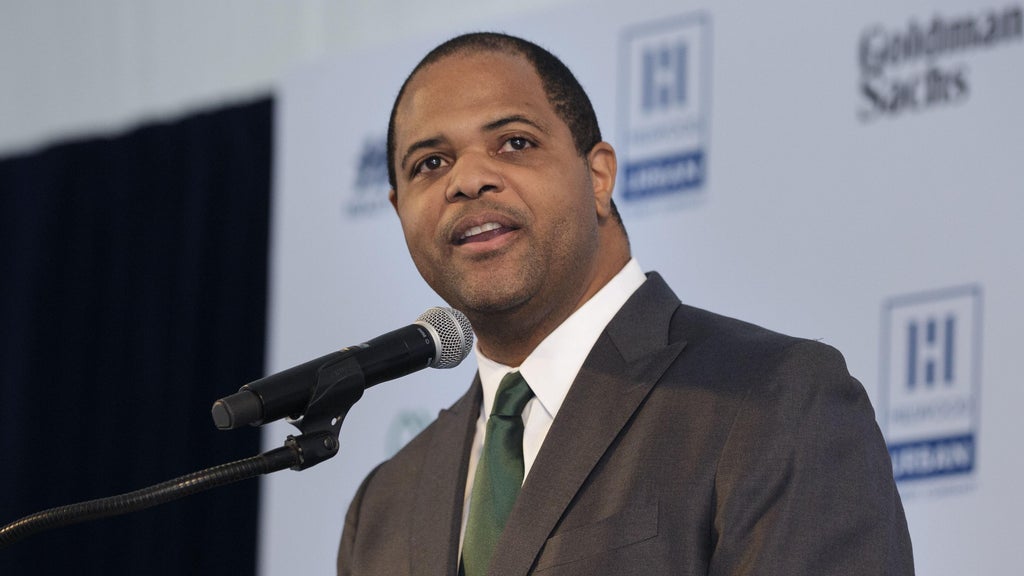 Dallas mayor pitches city to aerospace leaders during Montreal trip