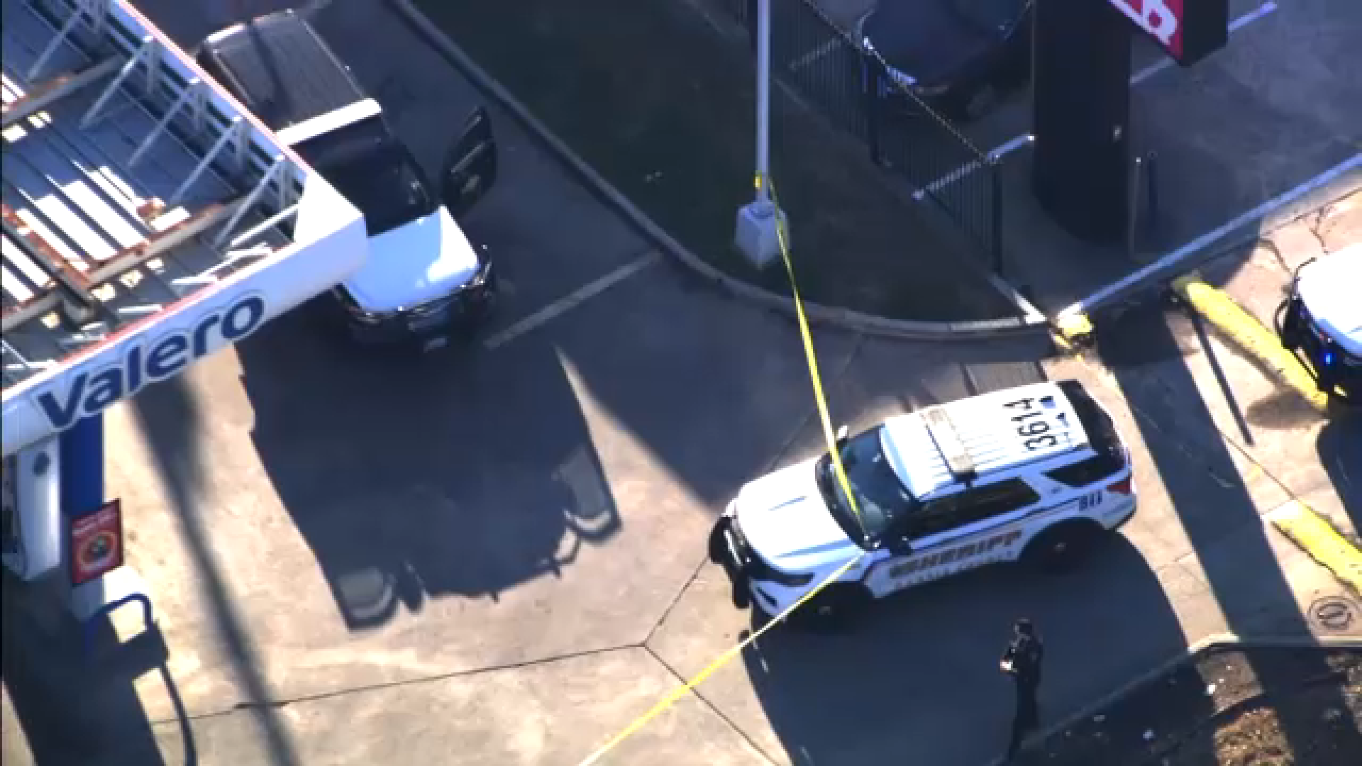 Man injures girlfriend, turns gun on himself in car-to-car shooting in ...