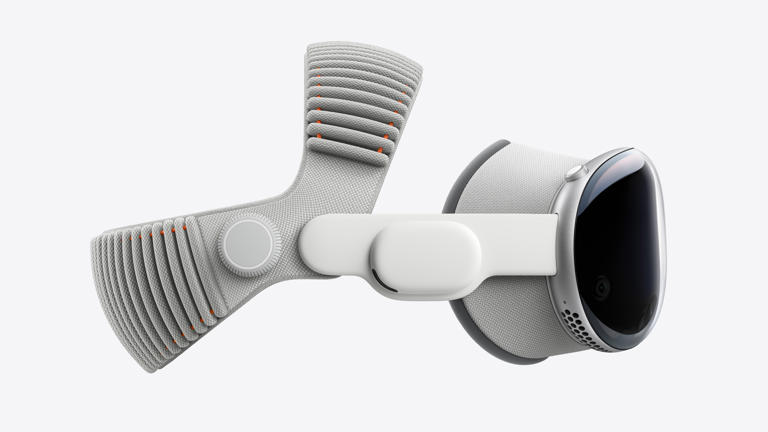Apple just upgraded the Vision Pro with the M5 chip, and a 'Dual Knit ...