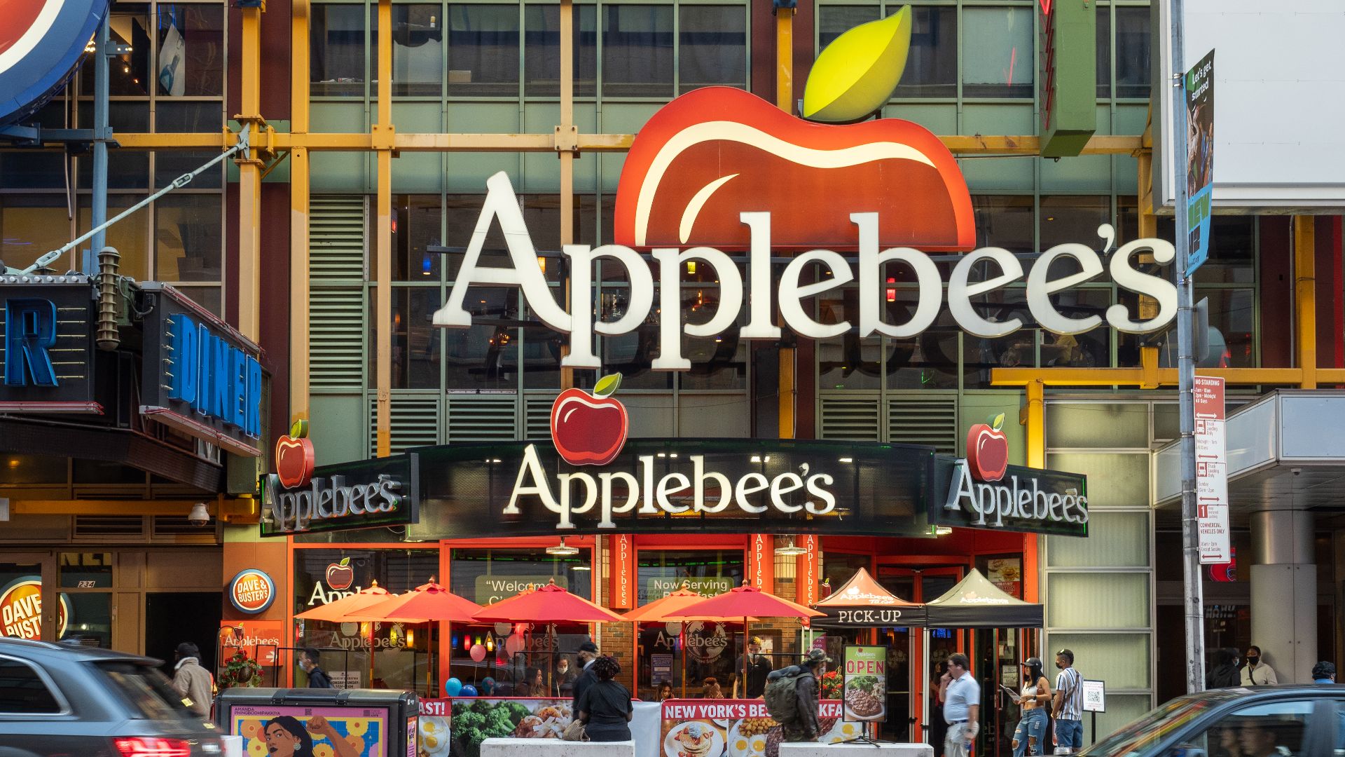 The 10 Worst Things About Applebee’s & The 10 Best