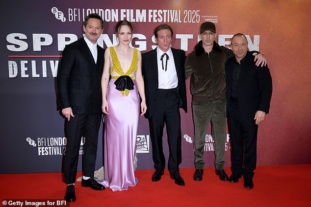 Bruce Springsteen larks about with Jeremy Allen White and Stephen ...