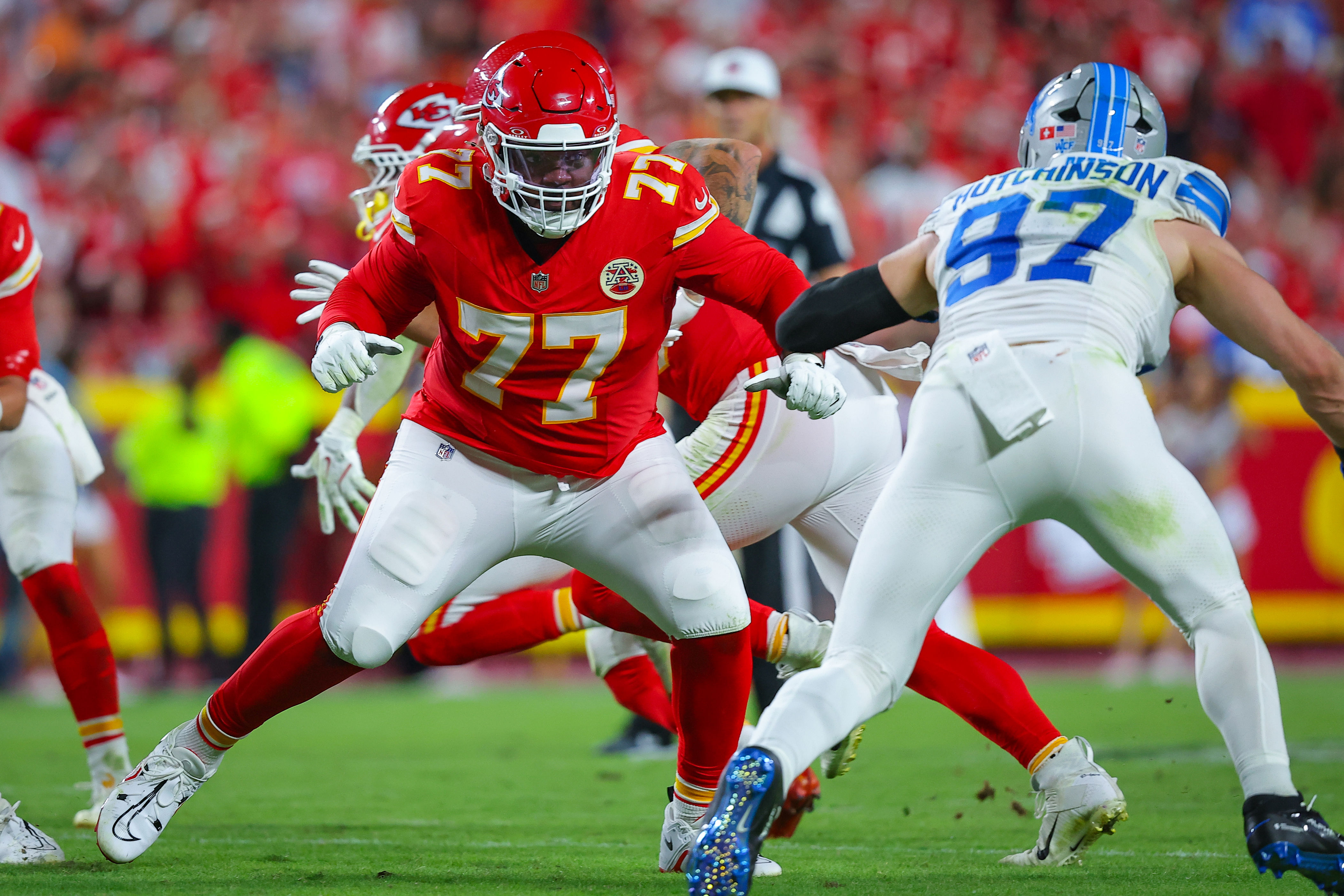 In first start with Chiefs, Jaylon Moore holds his own at left tackle