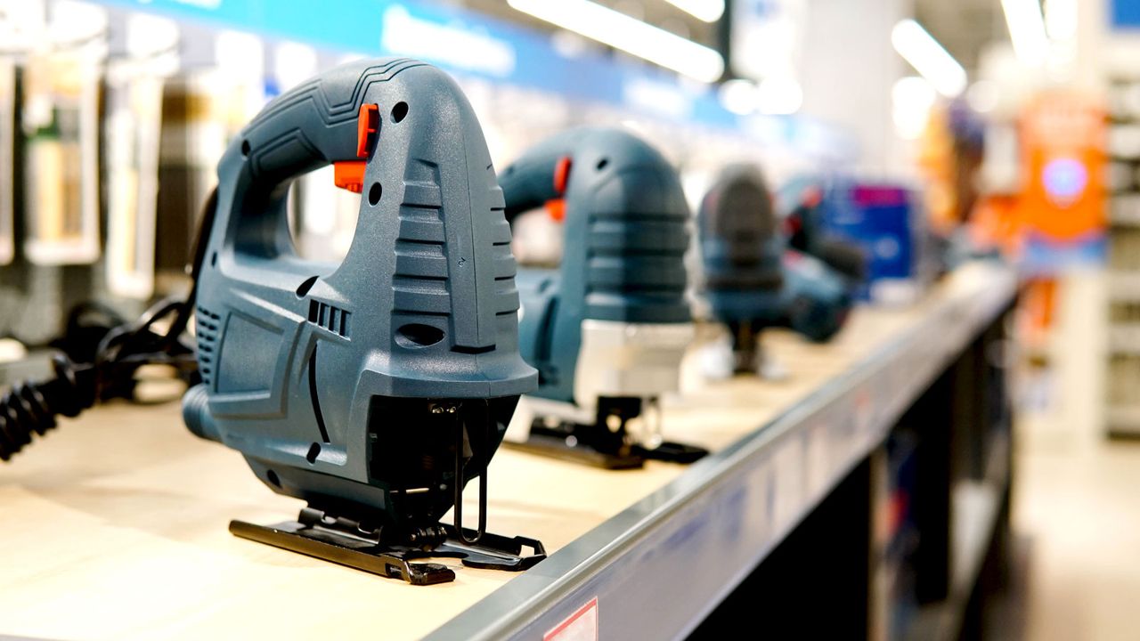 Let the experts help you choose the type of power saw you are going to ...