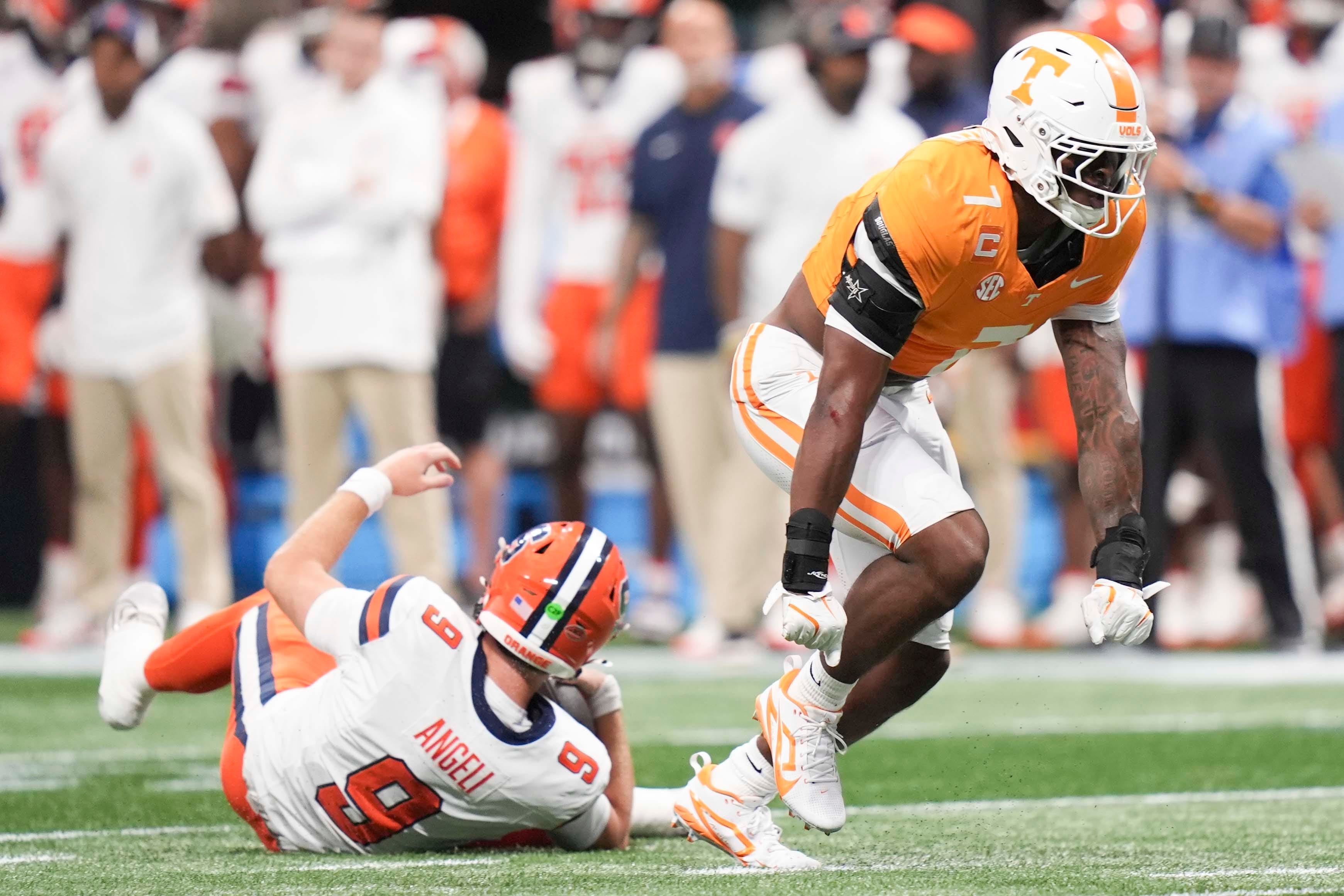Tennessee football LB Arion Carter remains questionable on injury ...