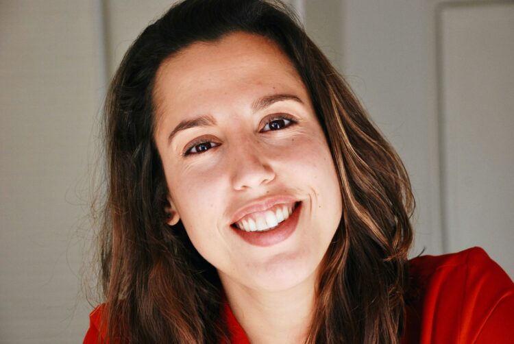 15 Quiet Red Flags Hidden Inside "Nice" Behavior