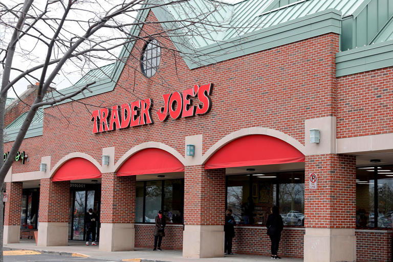 Smucker’s sues Trader Joe’s over crustless PB&J snacks