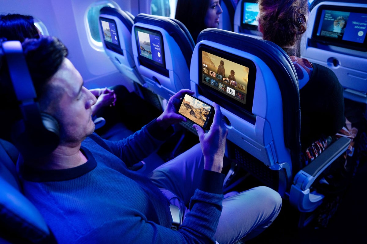 United launches free Starlink wifi on mainline flights meaning Boeing ...